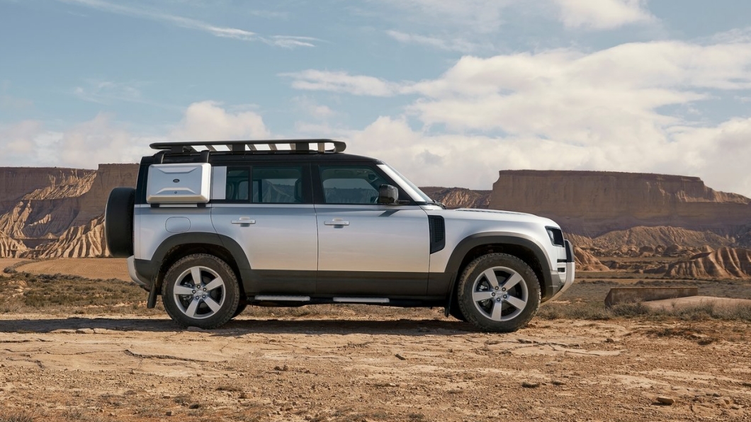 Land Rover Defender 130車型現身！ 第三排空間更加寬敞 | 地球黃金線