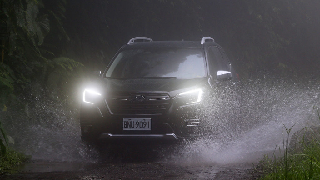 夜間上路偶遇前車沒開燈！該自動忽略還是閃大燈提醒？ | 地球黃金線