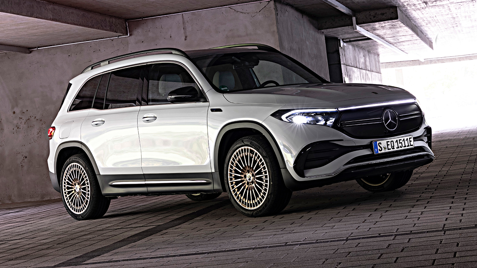 EQB 300 4Matic臺灣能效出爐 續航460公里純電休旅預售258萬第四季上市 | 地球黃金線