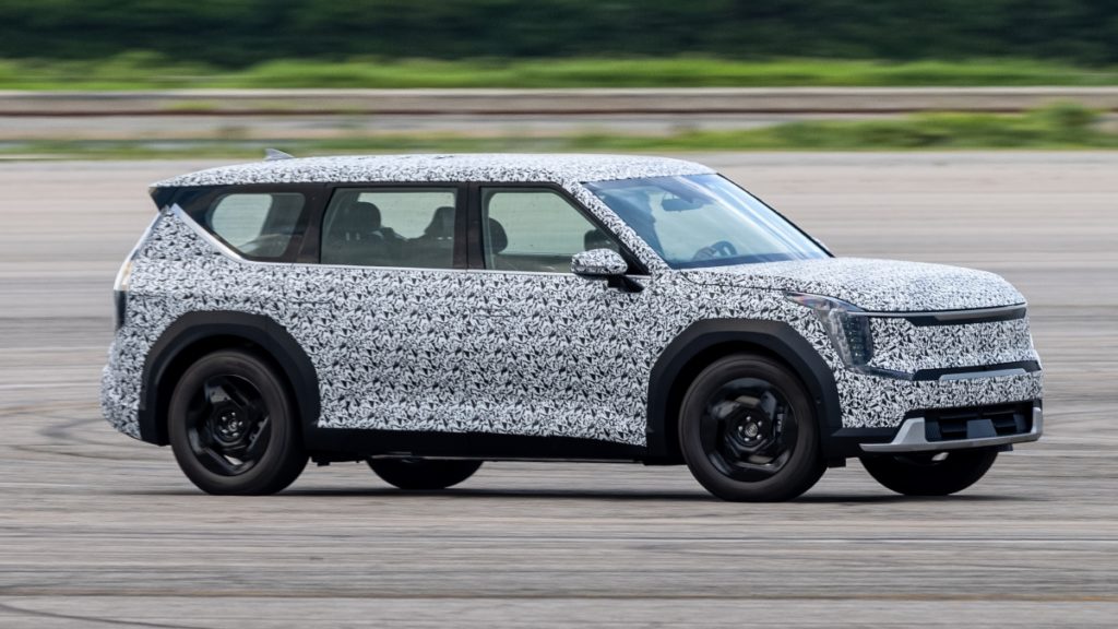 Kia純電七人座休旅真的要來了！ EV9預約明年第一季發表 | 地球黃金線