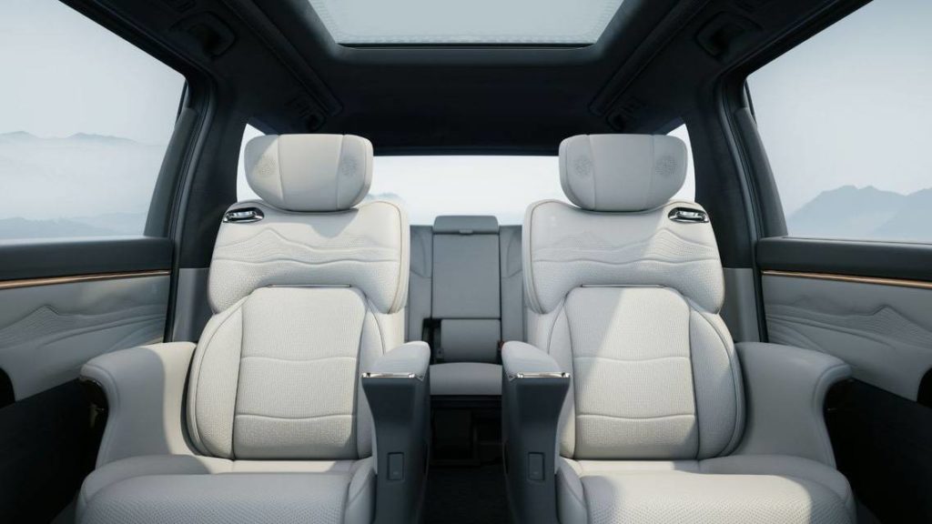 Lexus LM搭Peugeot頭燈學BMW車名？ 中國廣汽傳祺2代M8徹底「致敬」 | 地球黃金線