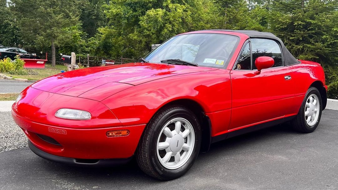 里程僅2,400公里的初代MX-5即將出售 近全新90經典車該賣多少錢？ | 地球黃金線