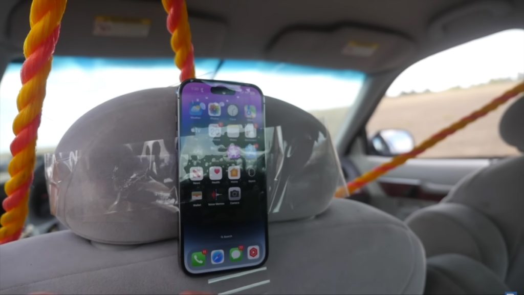 iPhone 14車禍偵測準不準？ 超狂Youtuber實車撞擊測給你看！ | 地球黃金線