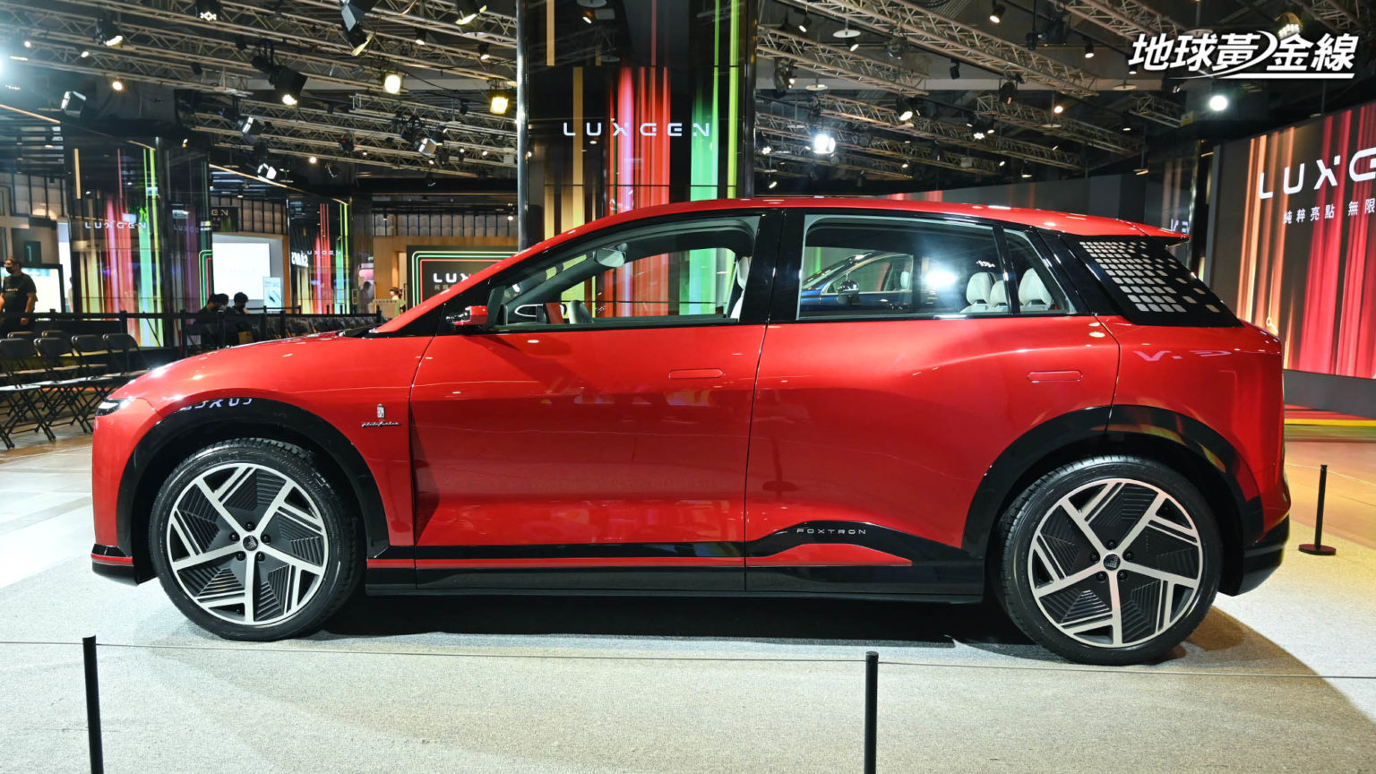 鴻海Model B時隔1年進化到哪？ 量產版與概念車完整差異分析！ | 地球黃金線