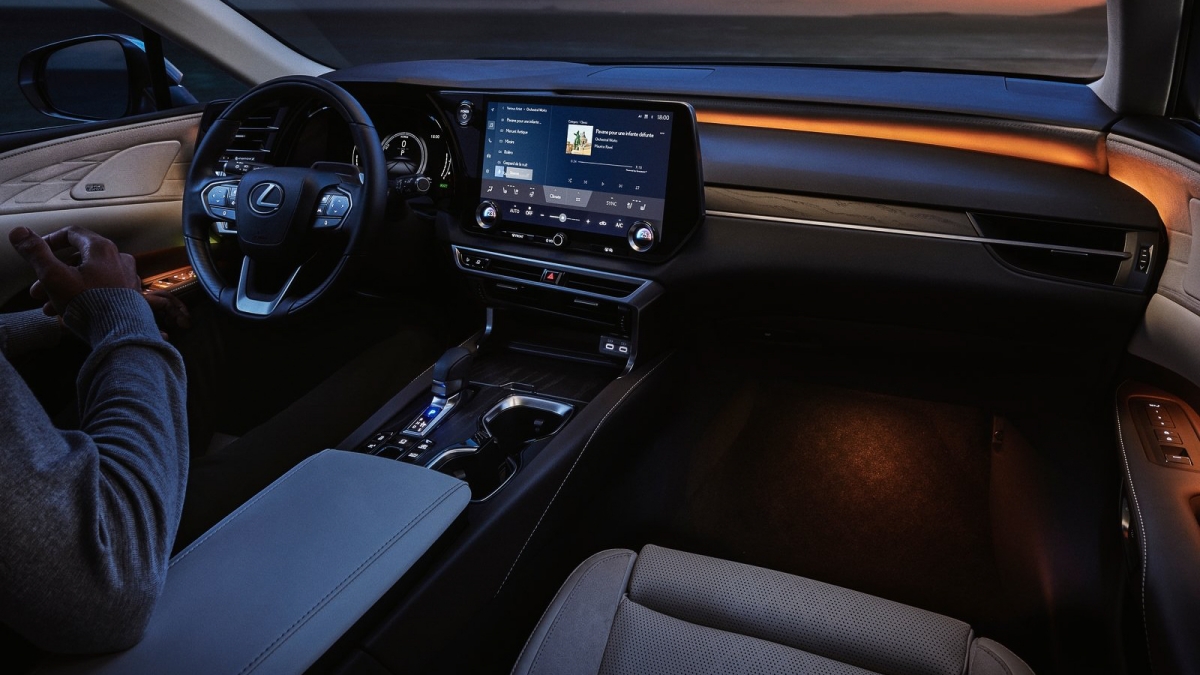 Lexus RX 500h不只371匹動力強悍 豪華質感跟實用空間擄獲達人芳心！ | 地球黃金線