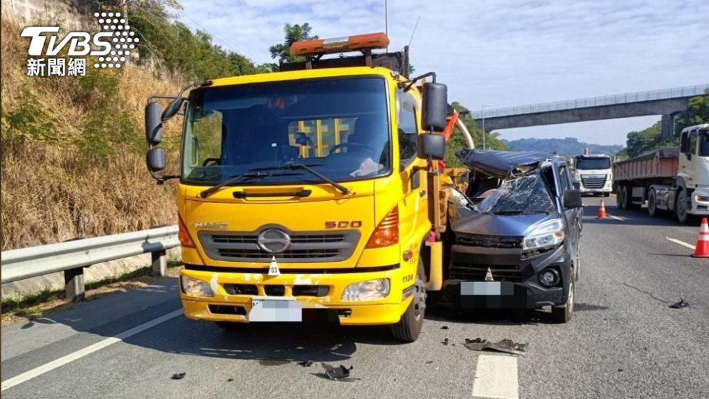 小貨車追撞國道緩撞車！ 右半側「削爛」副駕乘客遭夾慘死 | 地球黃金線