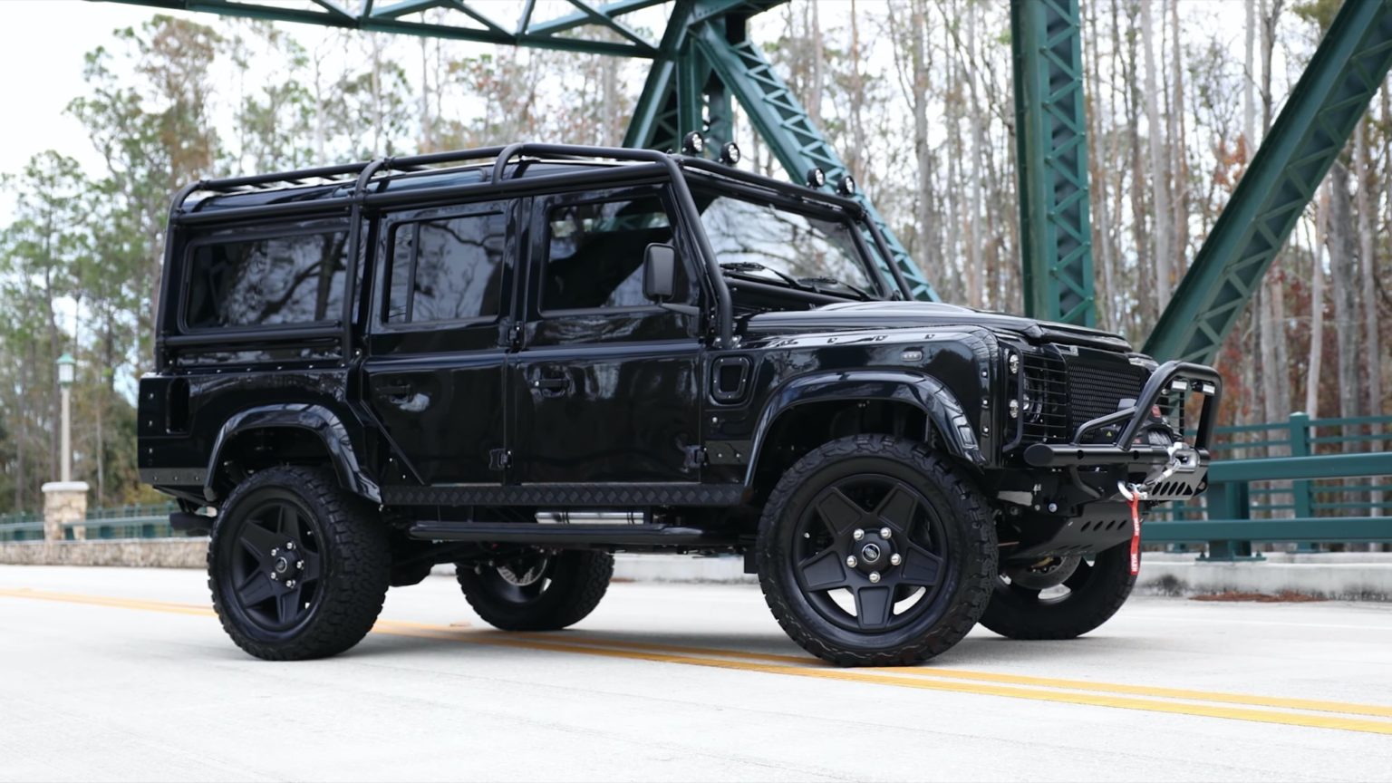 EDC徹底翻新老Defender 110 換裝6.2升大V8馬力比新車更猛！ | 地球黃金線