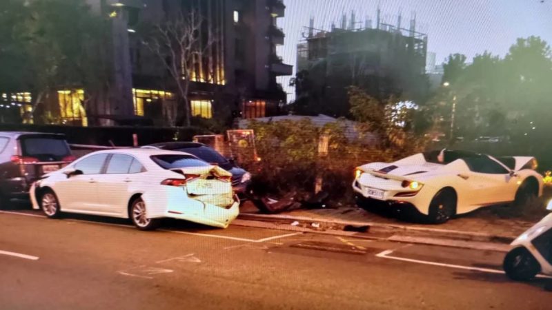 長租1,700萬敞篷法拉利「失控撞3車」 駕駛肋骨斷聲稱「地上有沙害打滑」 | 地球黃金線