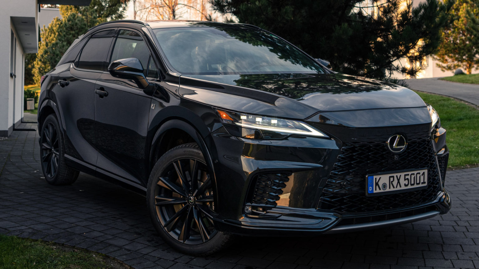 Lexus RX小改款傳預約2026年亮相！RX Morizo RR性能版同步現身？ | 地球黃金線