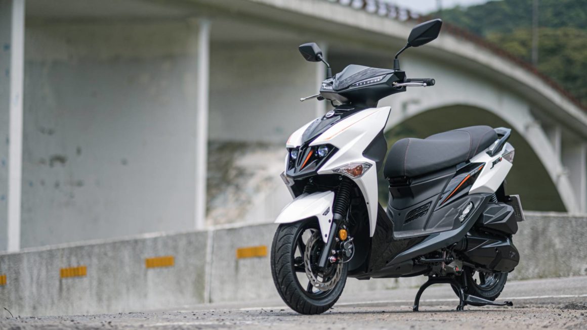 SYM Jet SL小改款導入TCS與新色！ 引擎升級定價不變「光陽壓力山大？」 | 地球黃金線