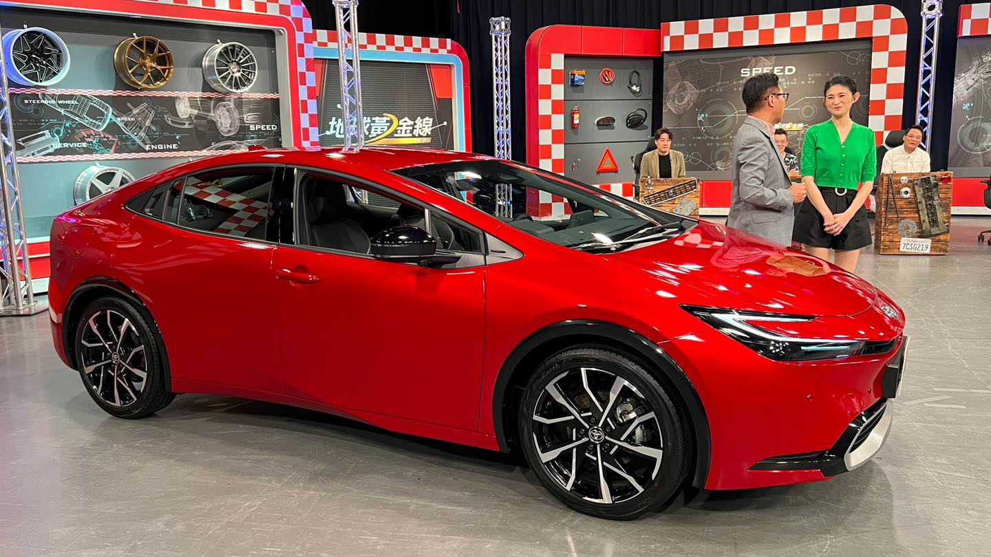 Toyota Prius PHEV讓熱愛跑車的豐田章男都大讚 達人談「3亮點」：最省油跑車！ | 地球黃金線