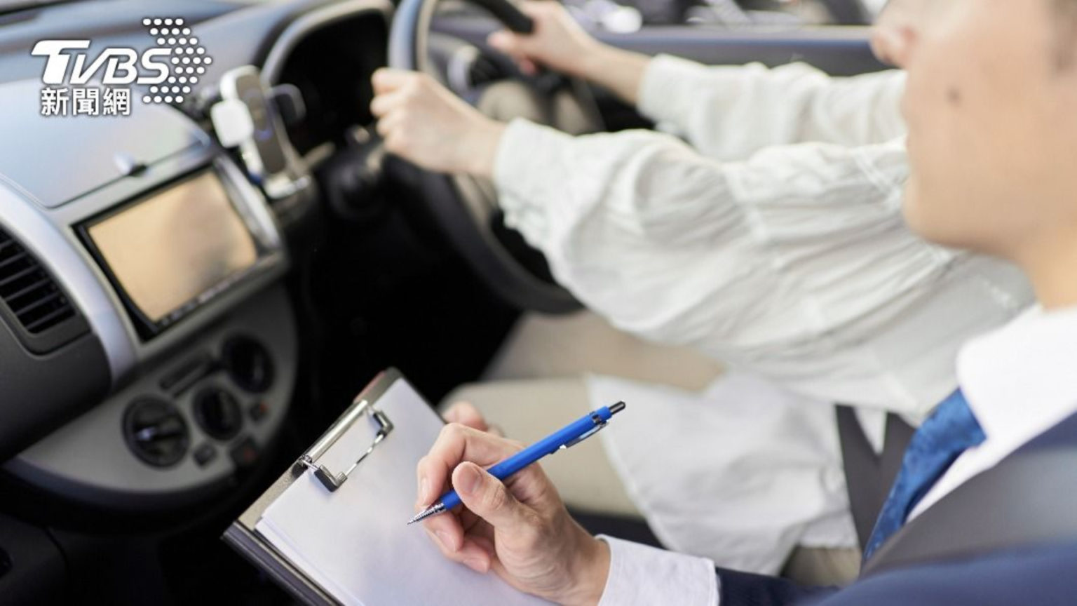 嫌駕訓班竟要17K寧可自學？ 老司機：教的東西沒多太多但以前考才7K | 地球黃金線