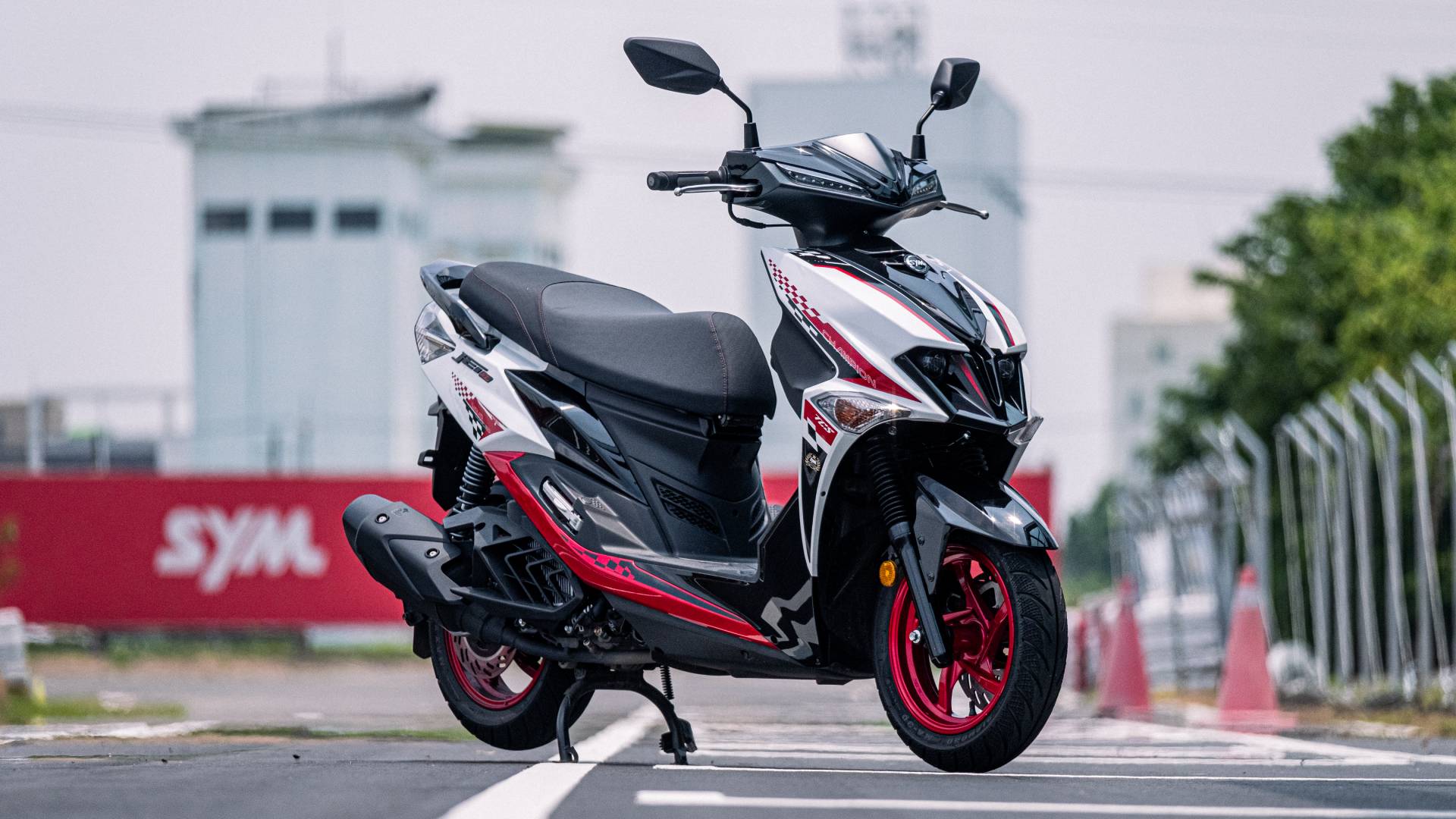 SYM Jet SL TCS百冠特仕版限量登場 三陽預約「月銷14連冠」力壓光陽？ | 地球黃金線