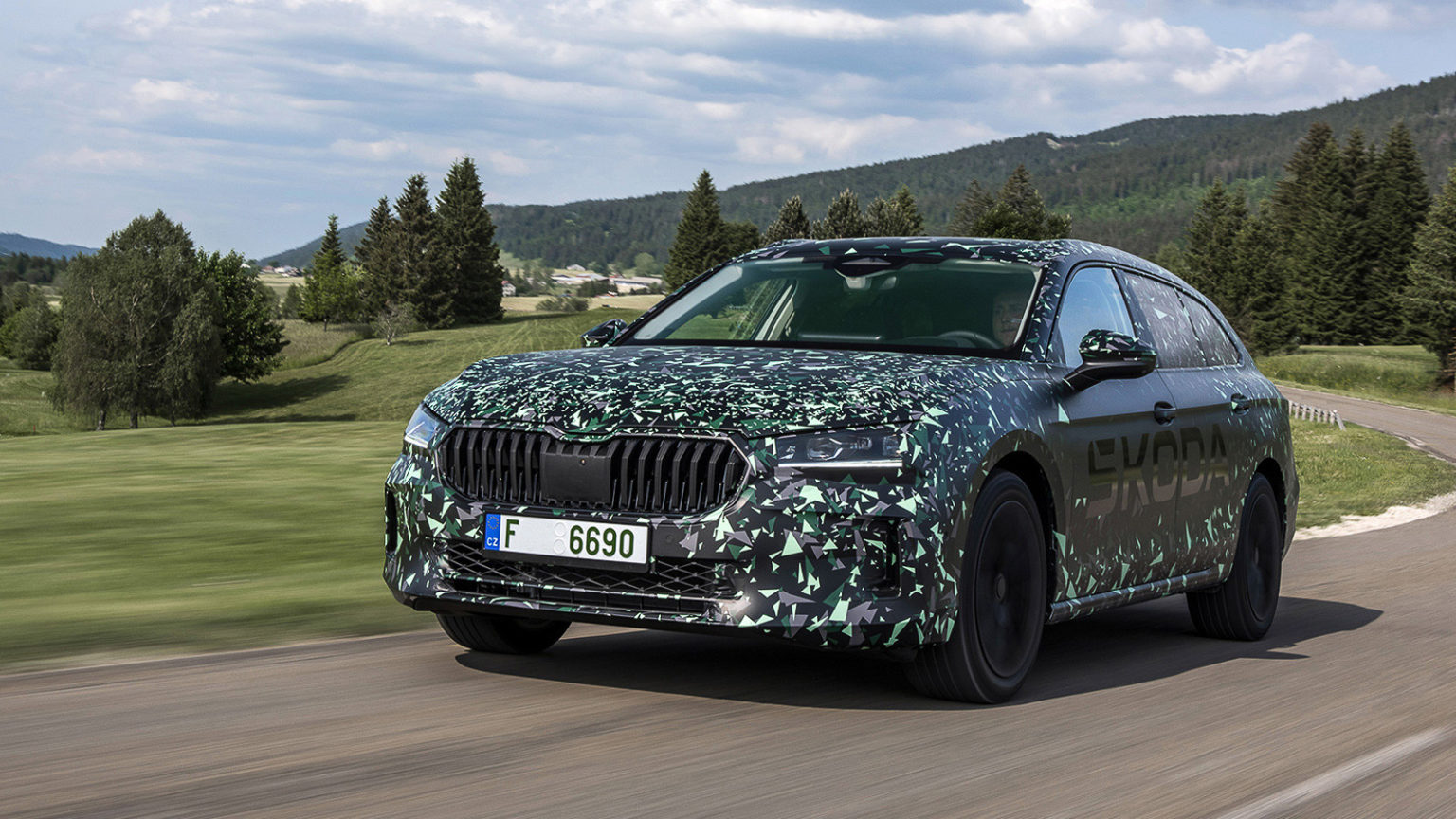 新世代Superb尺碼規格與動力細節全曝光 Škoda預告11月全球首演亮相 | 地球黃金線