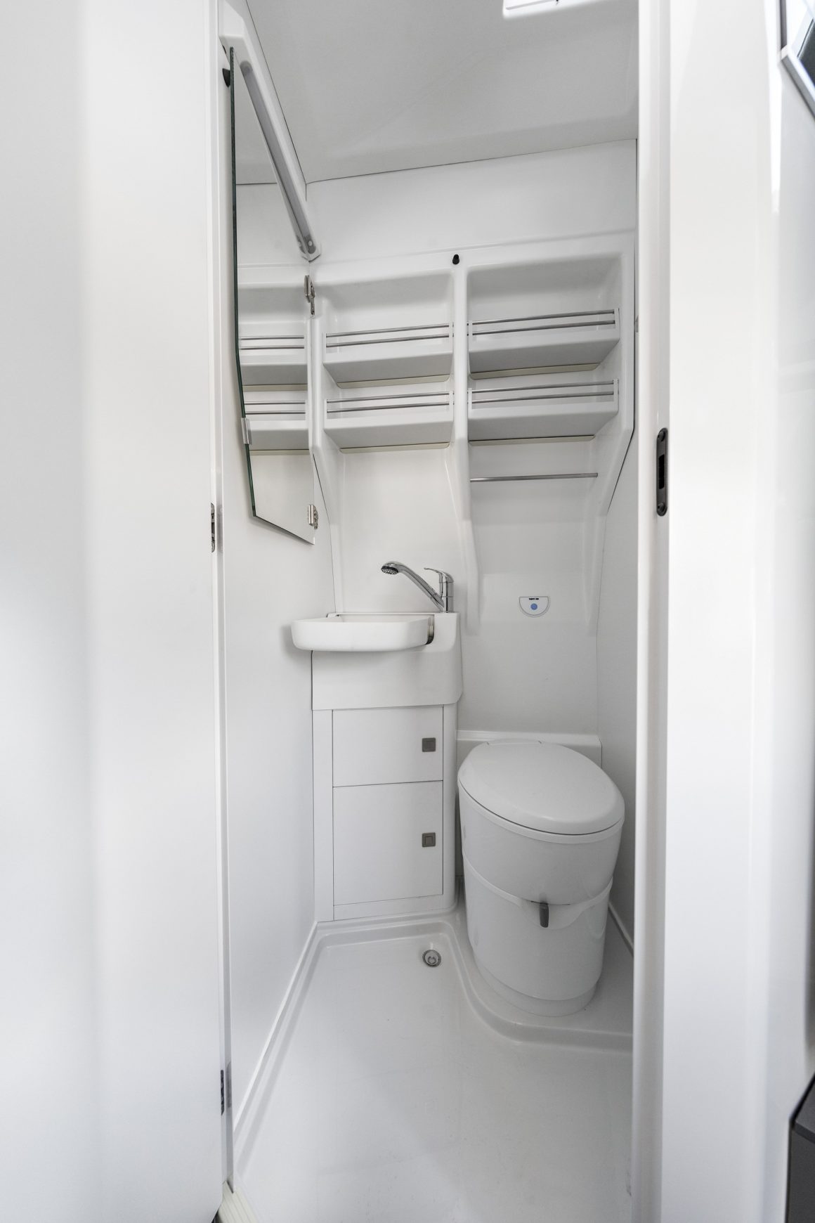 Grand California預售價408萬接單，VWCV最大露營車7月16日上市 | 地球黃金線