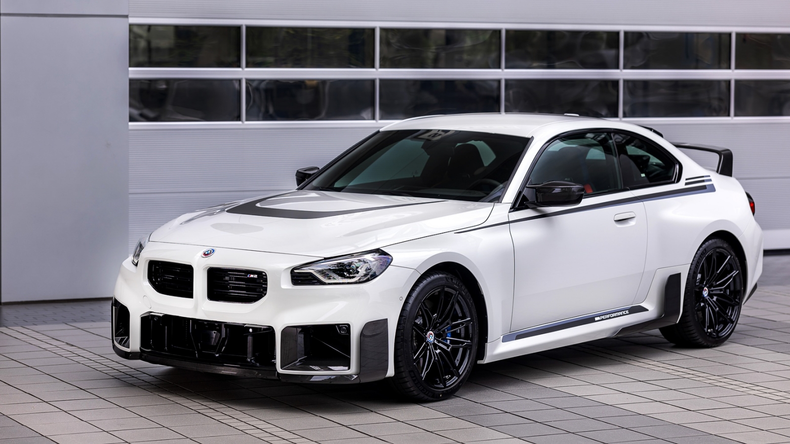 BMW M2 Coupe M Performance套件登場 純燃油後驅M Car碳纖維上身更帥氣！ | 地球黃金線