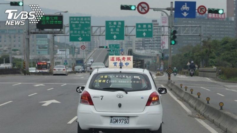 駕訓班怎麼選？要上多久、費用、考試科目、常見問題一次搞懂 | 地球黃金線