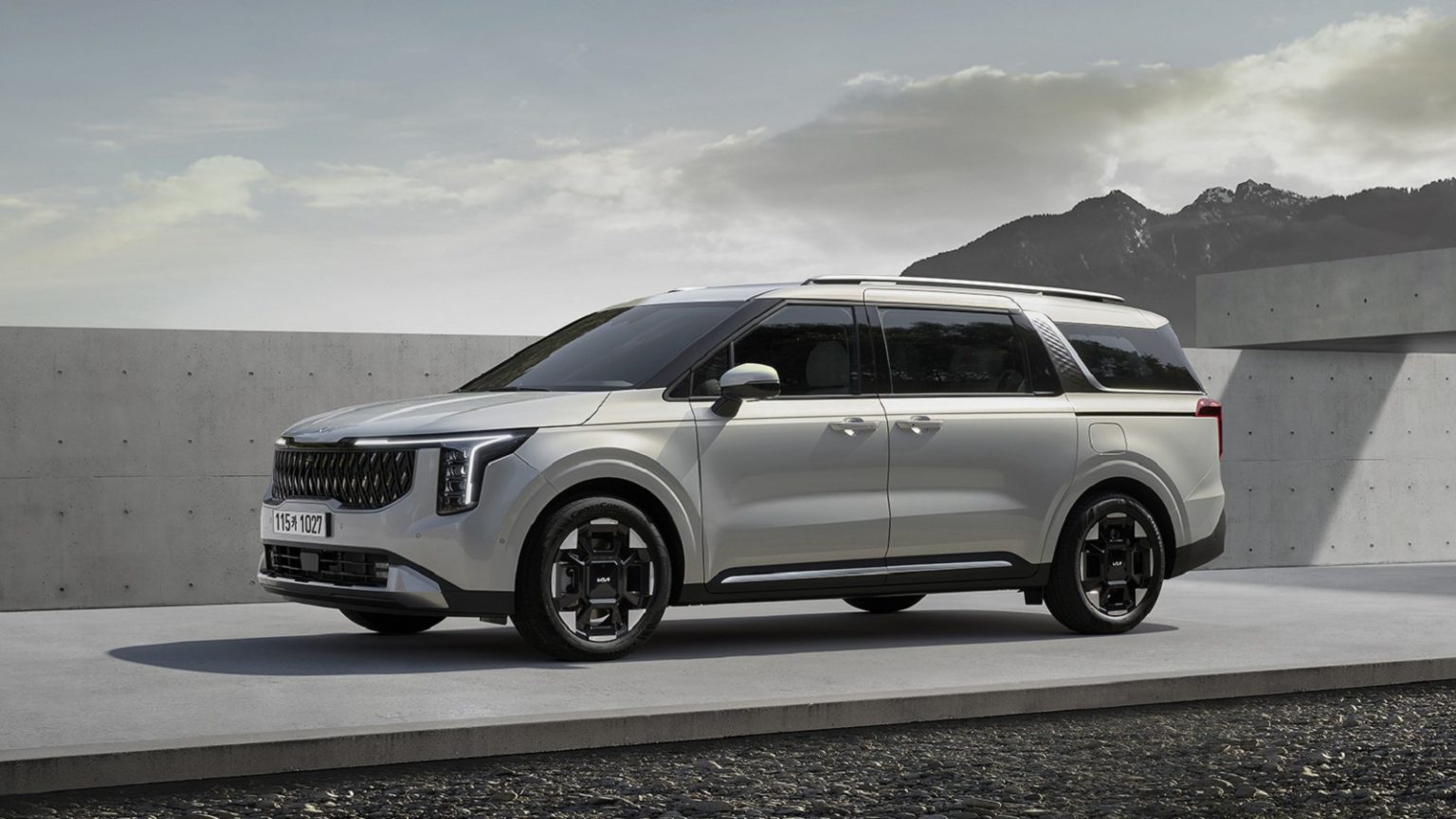 韓系熱銷MPV Carnival小改款露面 外貌更強壯還預告將植入超省油動力 | 地球黃金線