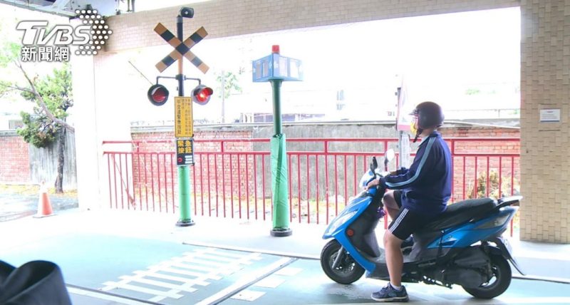 機車駕照為何區分普通重型機車和大型重機？ 網懷疑再考一次理由 | 地球黃金線