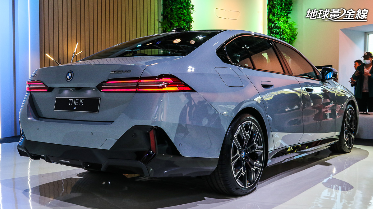 BMW i5挾逾500張單329萬起凍漲上市 燃油動力年底加入i5 Touring明年報到 | 地球黃金線