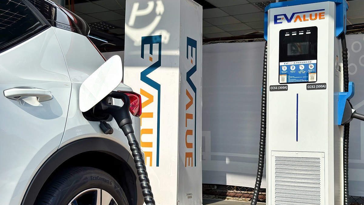華城Evalue「隨插即充」功能上線 2024全台充電樁佈建瞄準800+110目標 | 地球黃金線