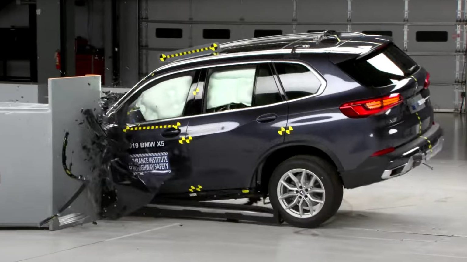 IIHS測試BMW X5主被動安全，撞擊保護成績優異卻敗在「這項目」 | 地球黃金線