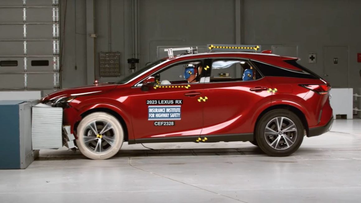 IIHS撞測8款豪華主流中型休旅後座安全，5款SUV表現未達良好 | 地球黃金線