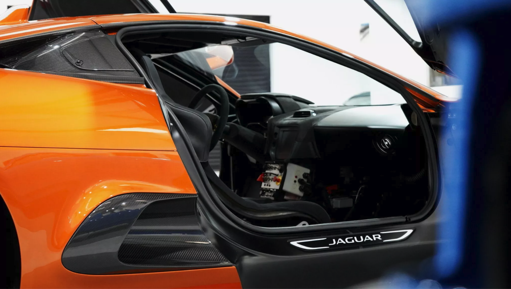 世界唯一的Jaguar C-X75，007最性感反派車獲准上路！ | 地球黃金線