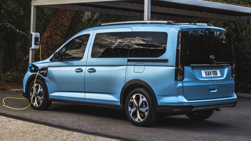 福特7人座MPV滿電可跑110公里！旅玩家PHEV版還支援50kW快充 | 地球黃金線