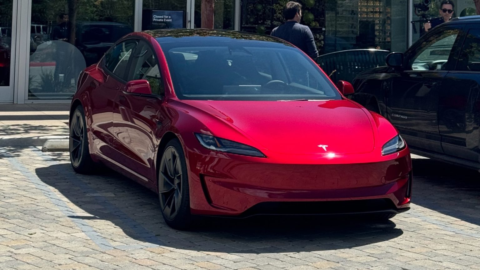 真的叫Tesla Model 3 Ludicrous？煥新版性能旗艦無偽裝版曝光！ | 地球黃金線