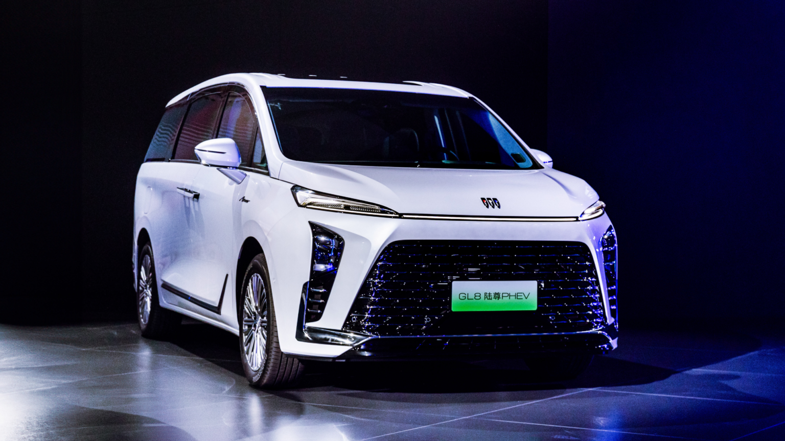 中國Buick GL8陸尊PHEV開價162萬起！上汽通用別克強勢挑戰Toyota Alphard | 地球黃金線