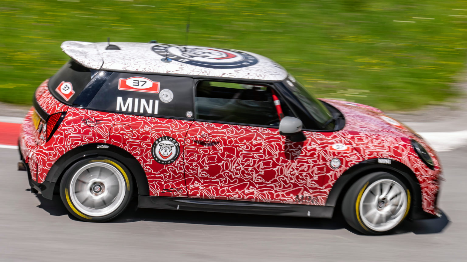 Mini JCW全新原型將於紐柏林亮相！汽油電動雙動力造型也更競技 | 地球黃金線