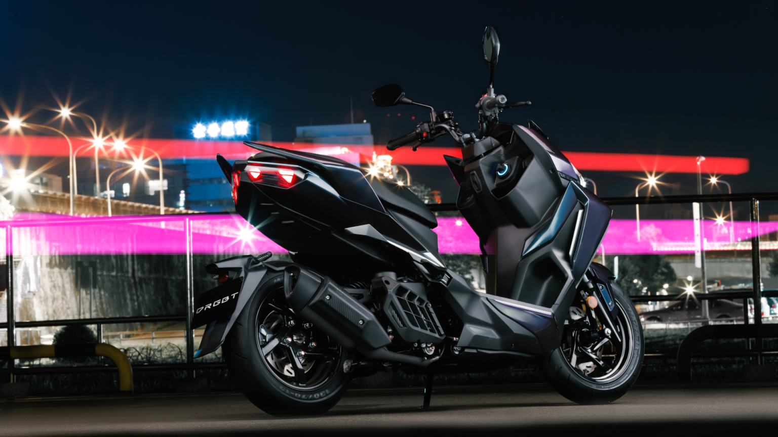 SYM DRGBT二代與Kymco及Yamaha最貴白牌速克達比較！12萬買三陽或光陽旗艦？ | 地球黃金線