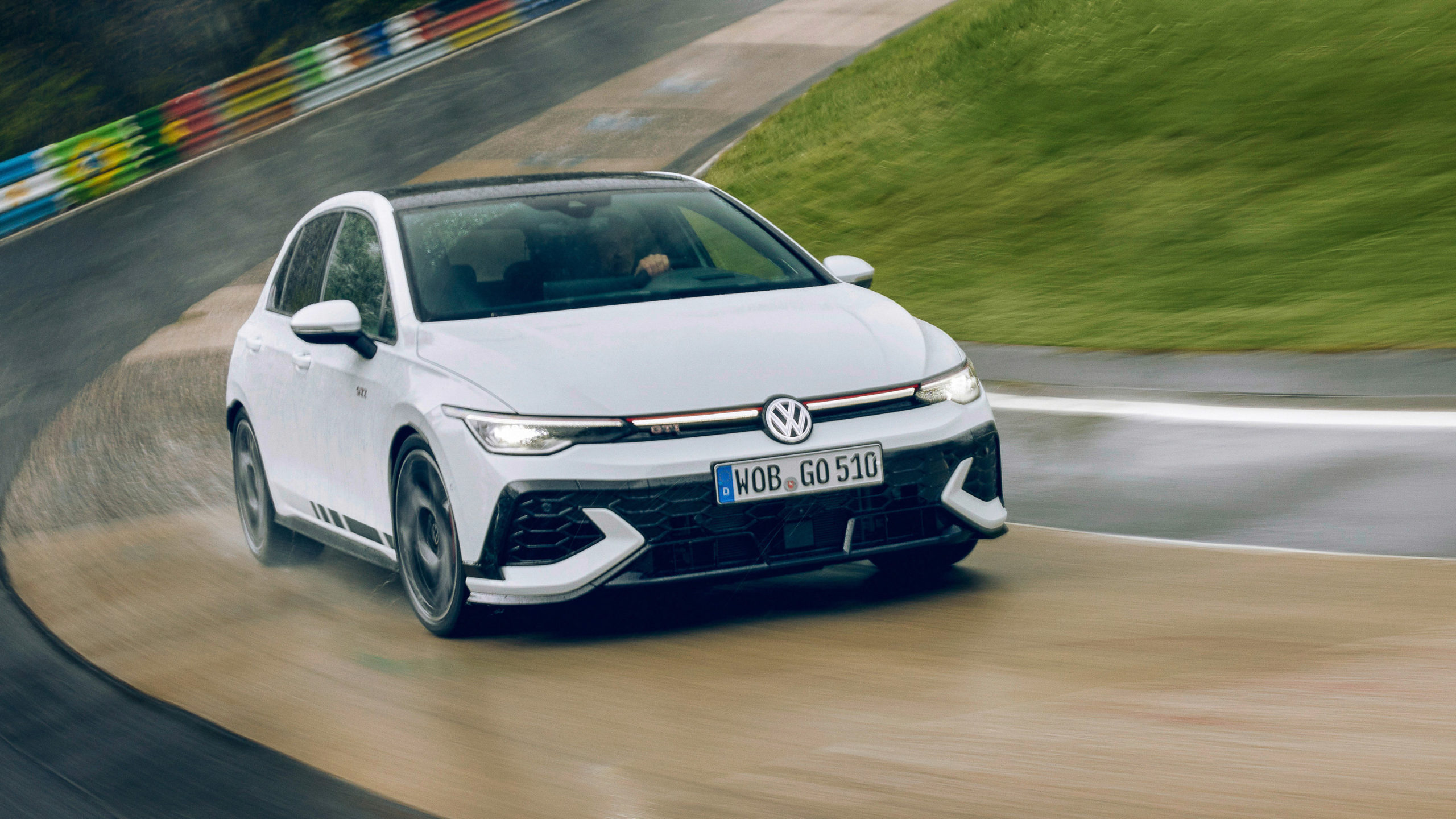 最強前驅Golf現身，改款Golf GTI Clubsport最大馬力上看300匹！ | 地球黃金線