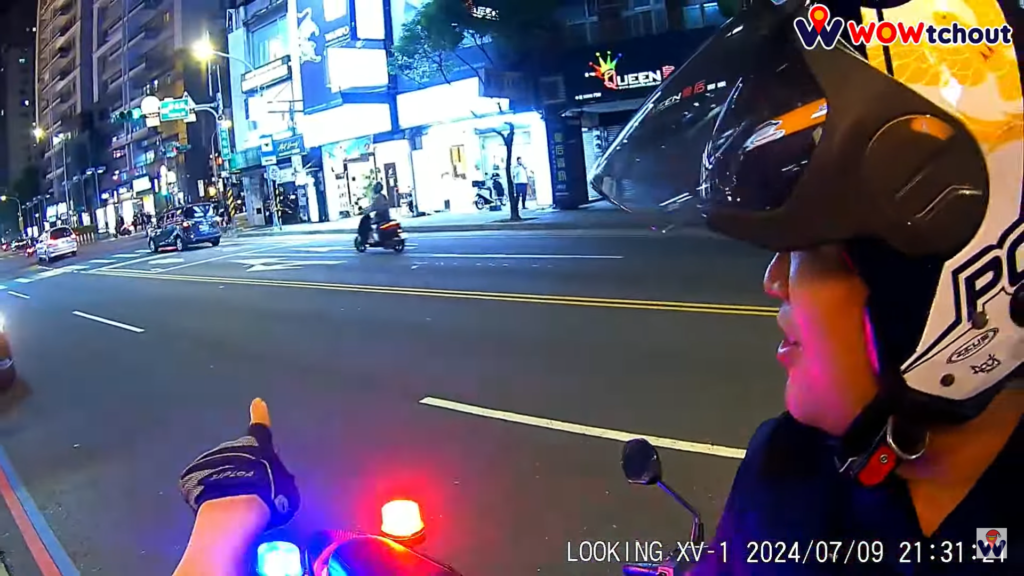 機車合法直接左轉巧遇警質疑沒待轉，雙方和平與理性溝通獲得網友大力稱讚 | 地球黃金線