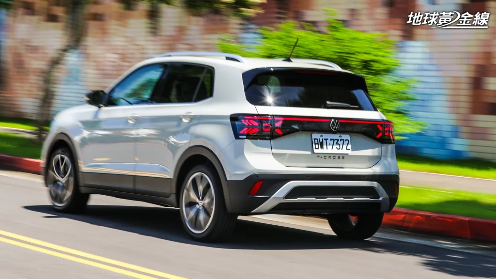 試駕／T-Cross小改款燈光科技有感升級，靈巧好開猶似都會精靈 | 地球黃金線