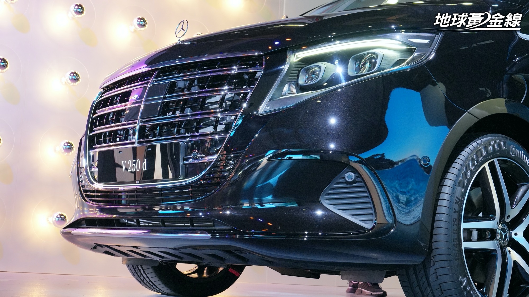全新小改款M-Benz V-Class售價262萬起，豪華外觀與奢華內裝全面升級 | 地球黃金線
