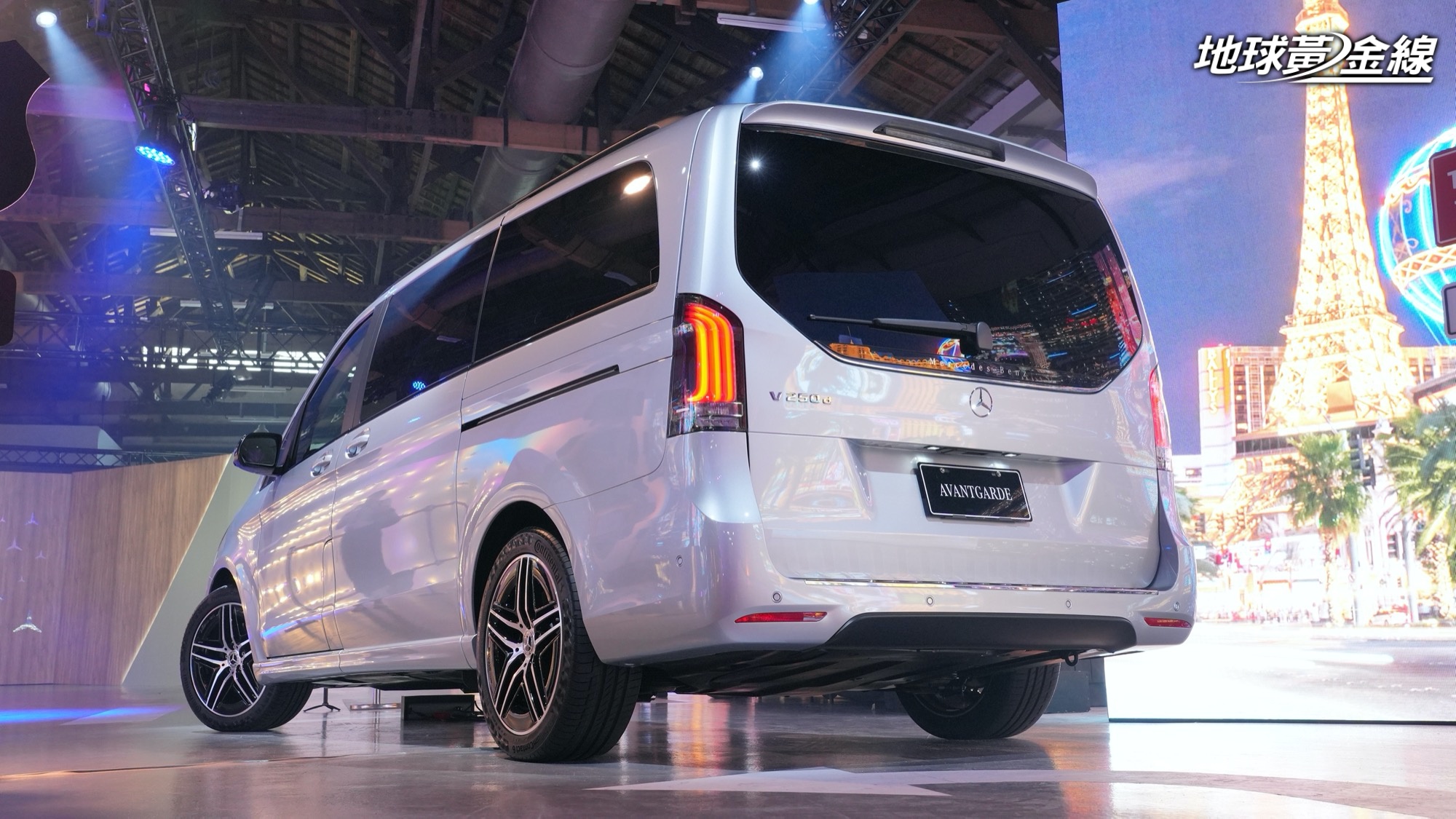 全新小改款M-Benz V-Class售價262萬起，豪華外觀與奢華內裝全面升級 | 地球黃金線