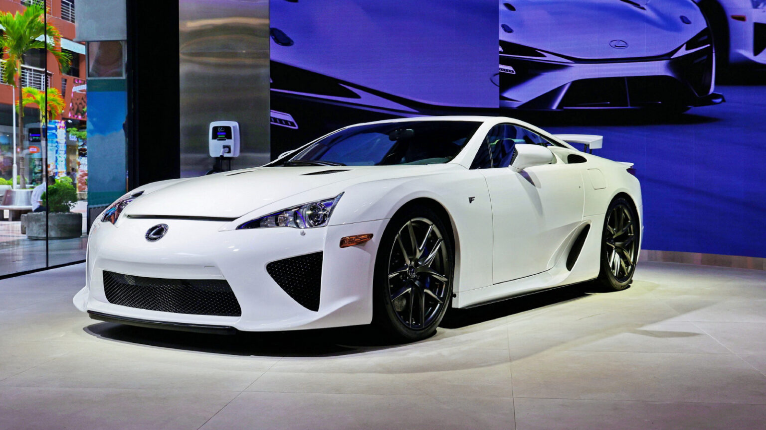 車主專屬Lexus風格攝影實驗室，近賞LFA超跑與應援女神林宛璇 | 地球黃金線