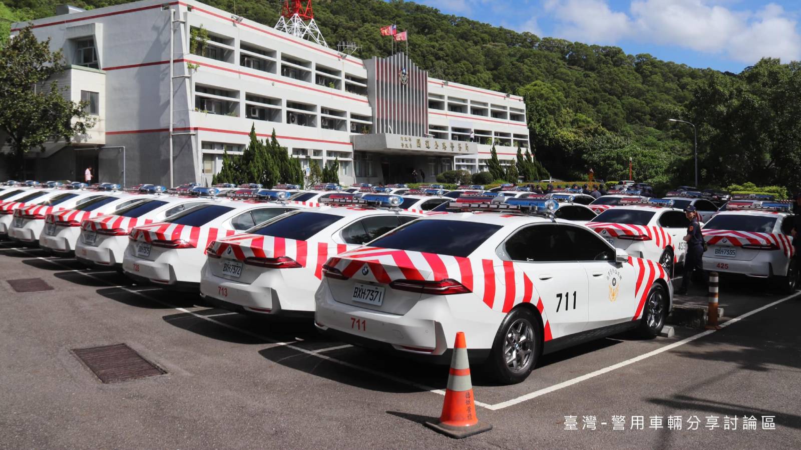 國道警斥資6,800萬升級BMW紅斑馬，全新520i車型上陣氣勢磅礡！ | 地球黃金線