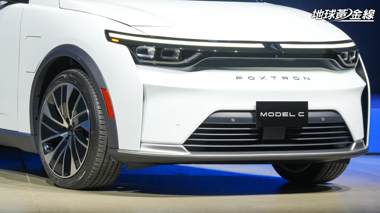 鴻華美規Model C亮相，內外觀調整還支援NACS接口 | 地球黃金線