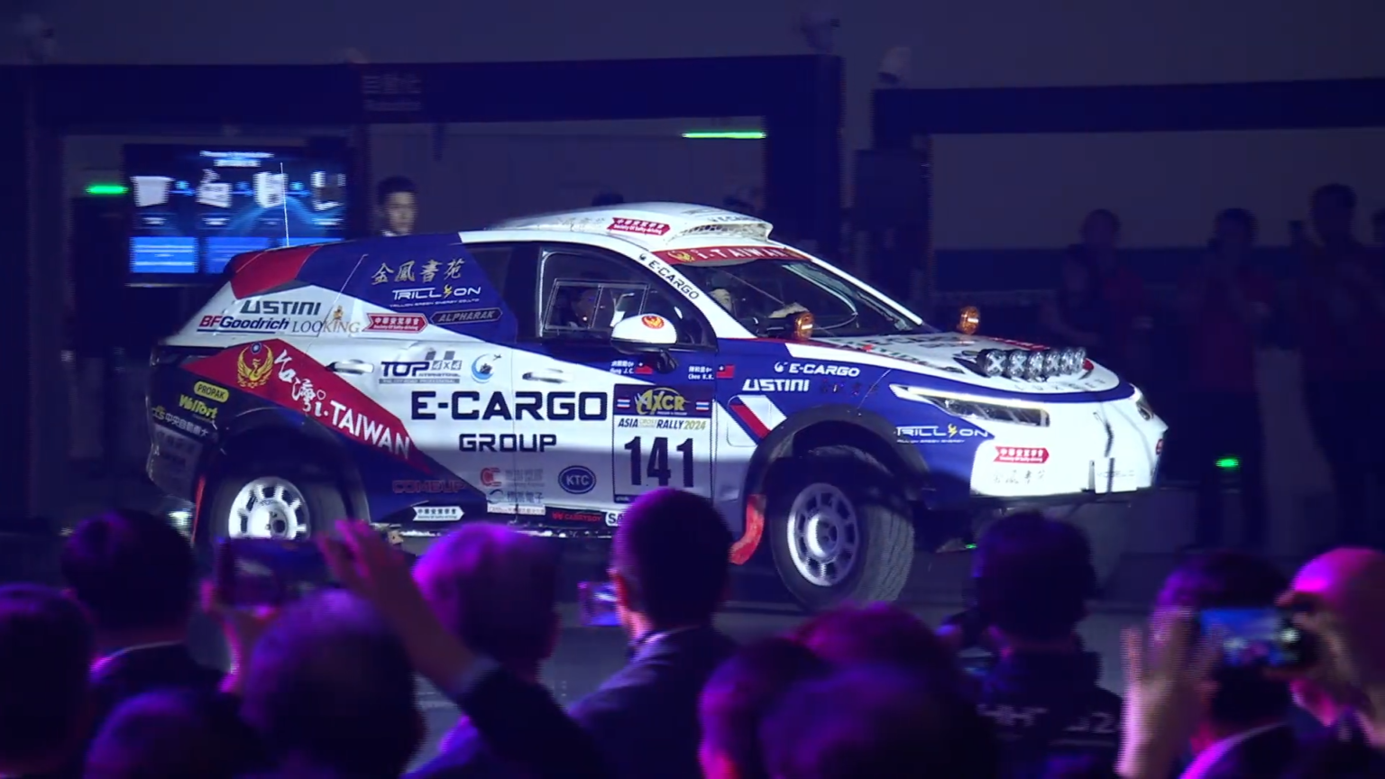 鴻華量產版Model B亮相，將帶來後驅與四驅Performance車型！ | 地球黃金線