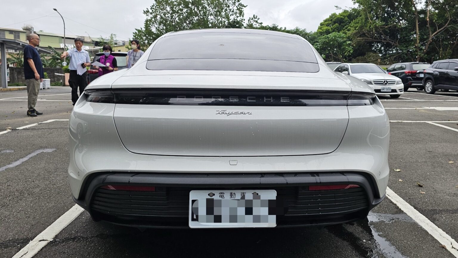 保時捷純電跑車Taycan將法拍，BMW同步拍賣名車入手甜甜價？ | 地球黃金線