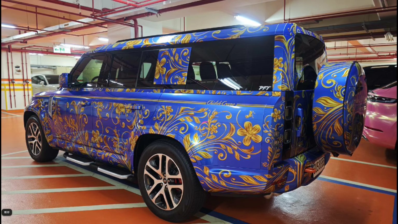 吊車大王砸25萬替Defender包膜遭老婆虧「像靈車」！預告Jimny五門版將成新歡 | 地球黃金線