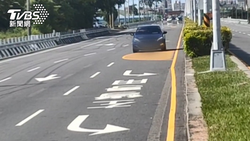 在左轉專用道直行怕被罰1800元？「兩大條件」缺少一項可以直行！ | 地球黃金線