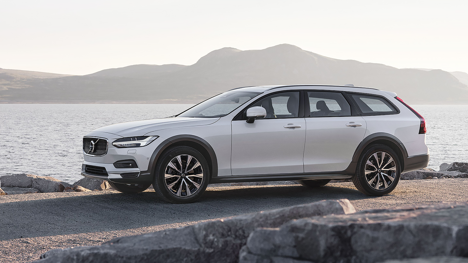 V90 CC與XC90降幅破30萬，XC40及C40電動車23萬折扣持續中 | 地球黃金線