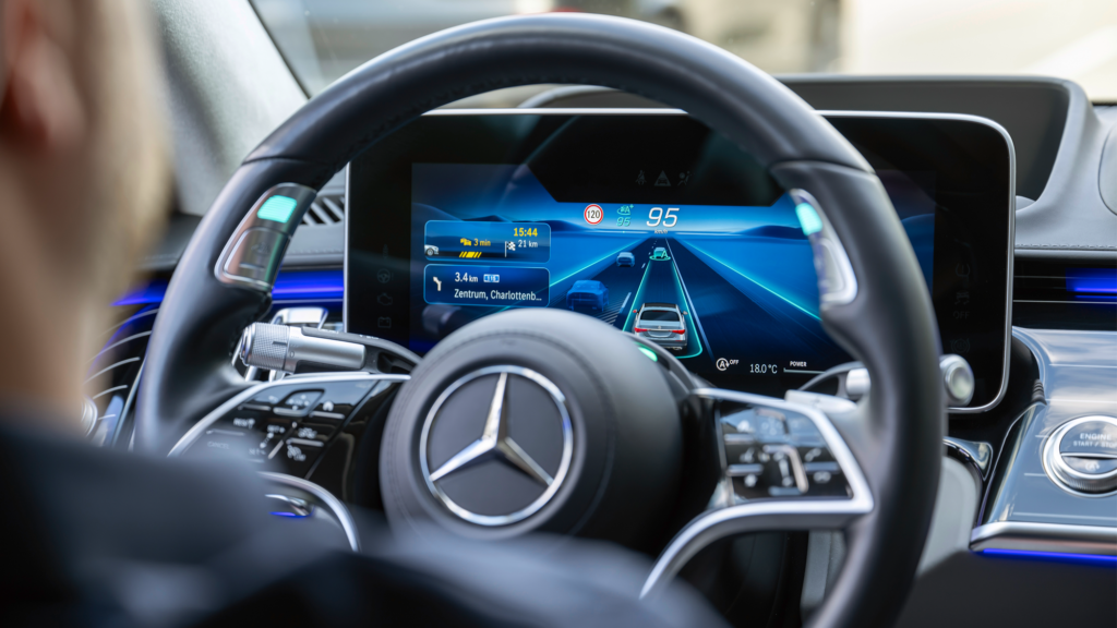駕駛合法車內追劇？德國批准Level3等級M-Benz Drive Pilot上路 | 地球黃金線