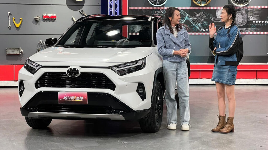 新年式RAV4推全新「曜黑魅影版」，黑化妝點配備升級魅力加乘！ | 地球黃金線