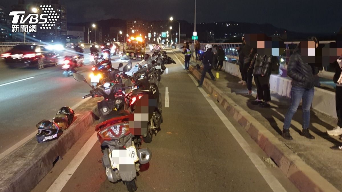 新北浮洲橋1輛機車急煞釀10輛車連環追撞！4騎士受傷送醫造成車道回堵1小時 | 地球黃金線