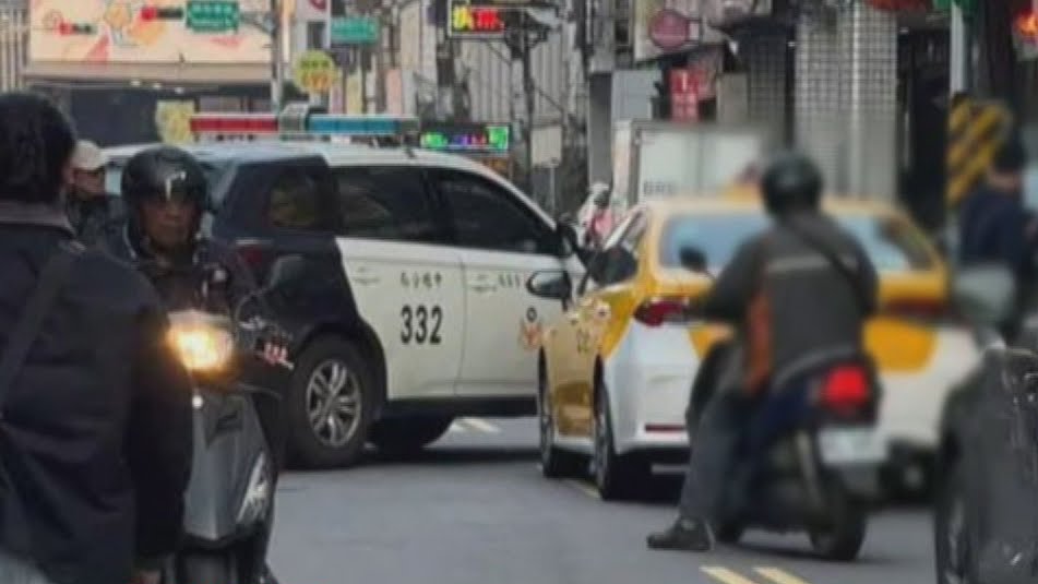 中壢屁孩無照偷開計程車闖大禍，撞倒14輛機車再嗆警「混哪的」引民怨！ | 地球黃金線